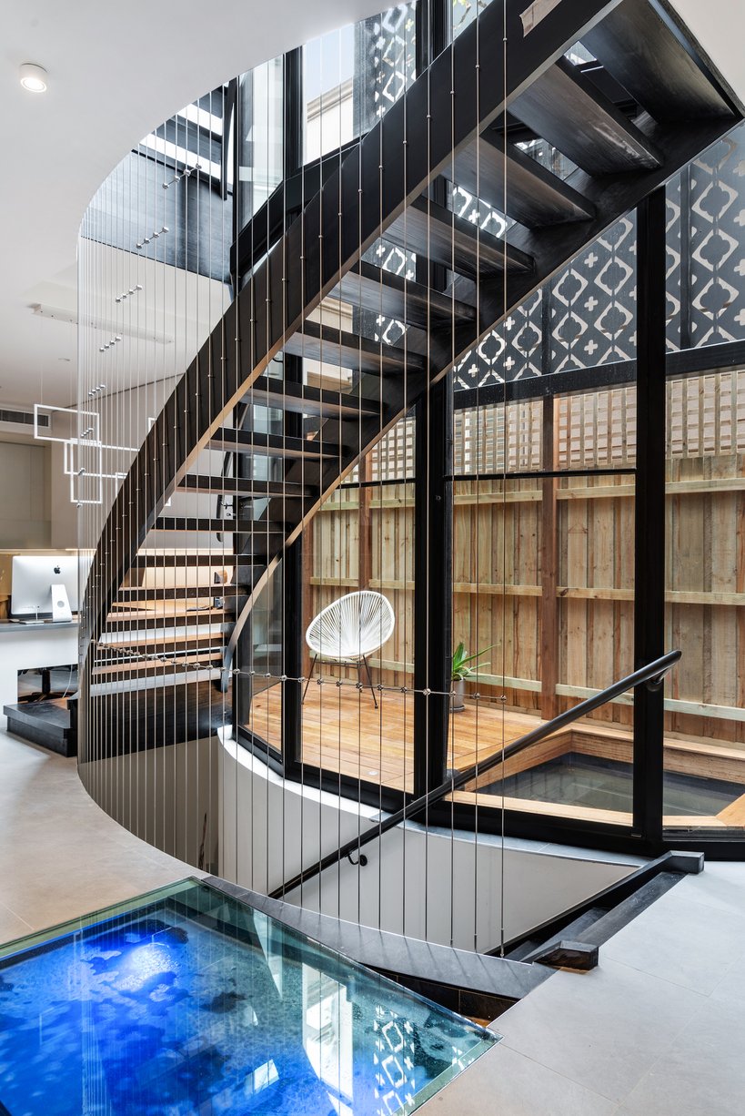 Amazing 4 Story Vertical Wire Balustrade